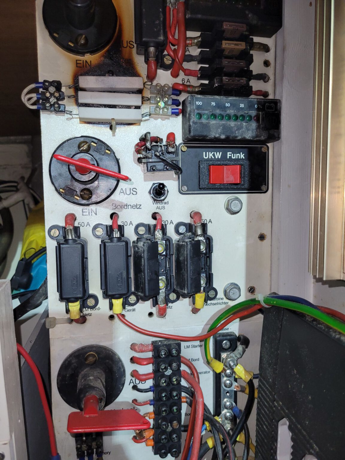 Bau von Hauptverteilern – Bootselektrik Andre Lerch